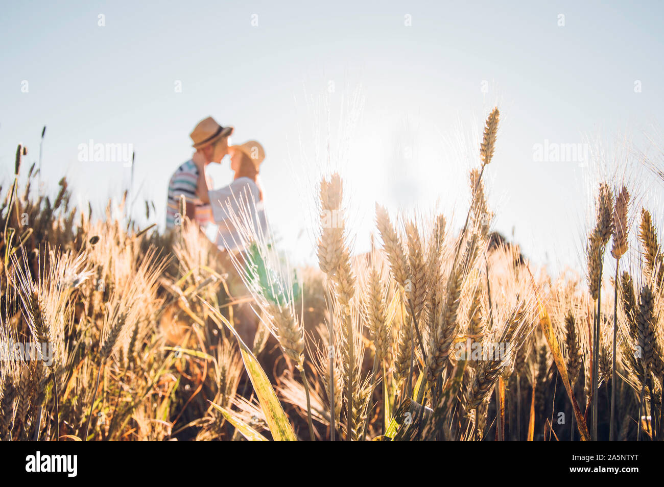 Kissing couple in the country hi-res stock photography and images - Alamy