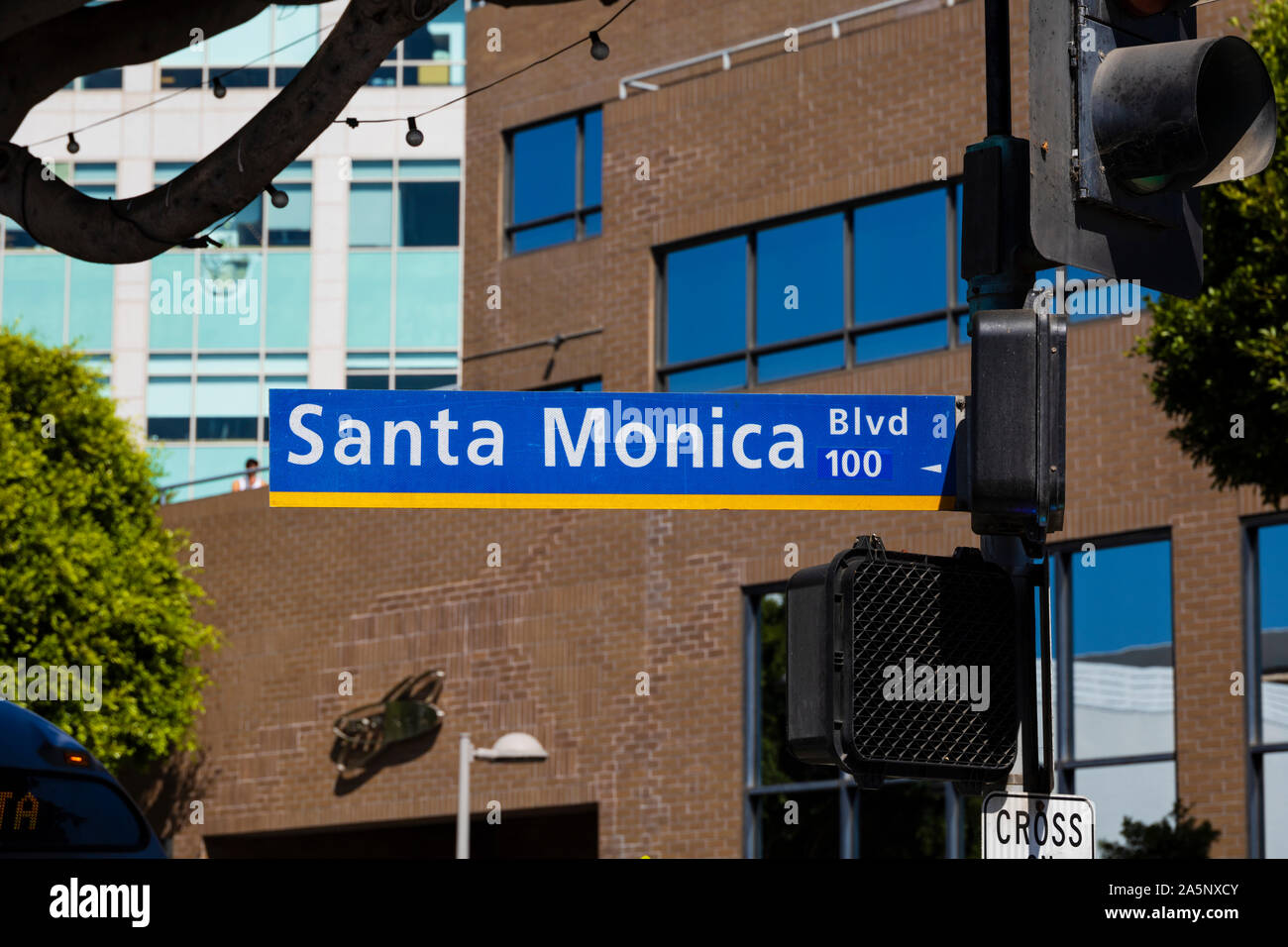 Santa monica boulevard hi-res stock photography and images - Alamy