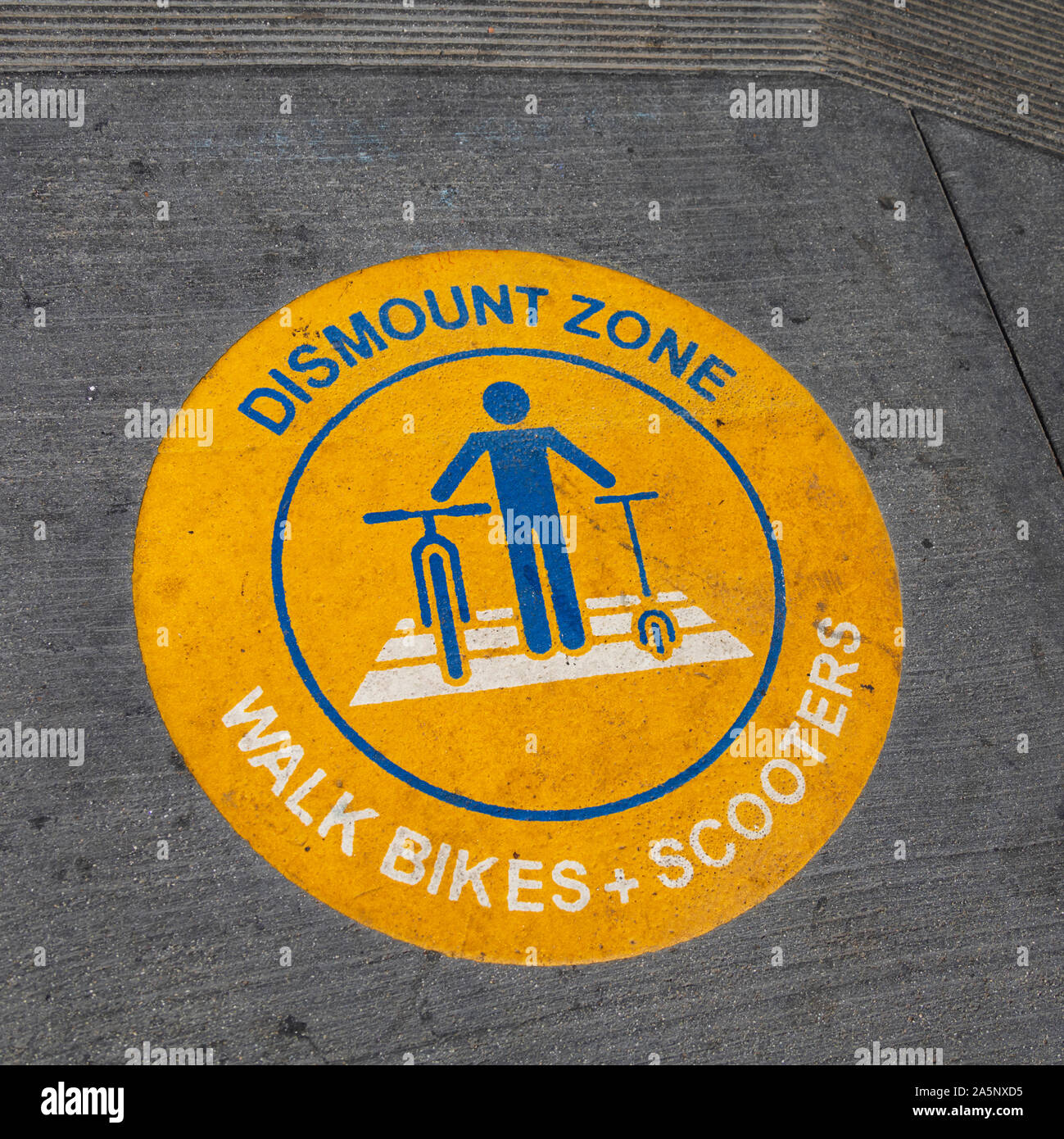 Dismount hi-res stock photography and images - Alamy