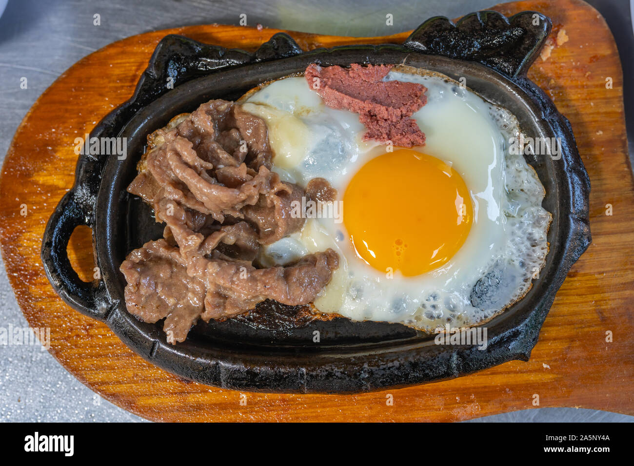 Sizzling egg hi-res stock photography and images - Alamy