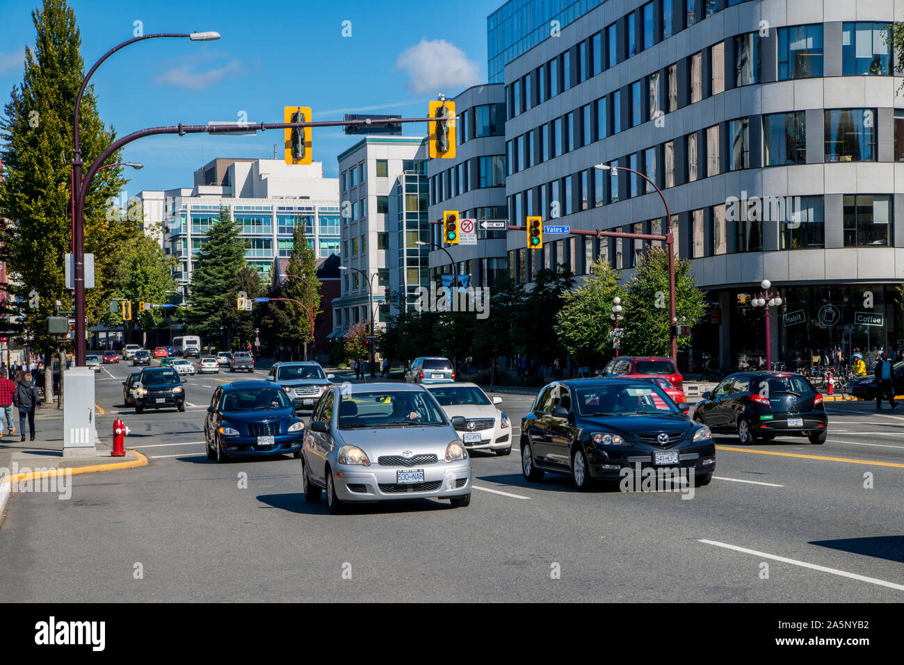 Victoria british columbia street hi-res stock photography and images ...