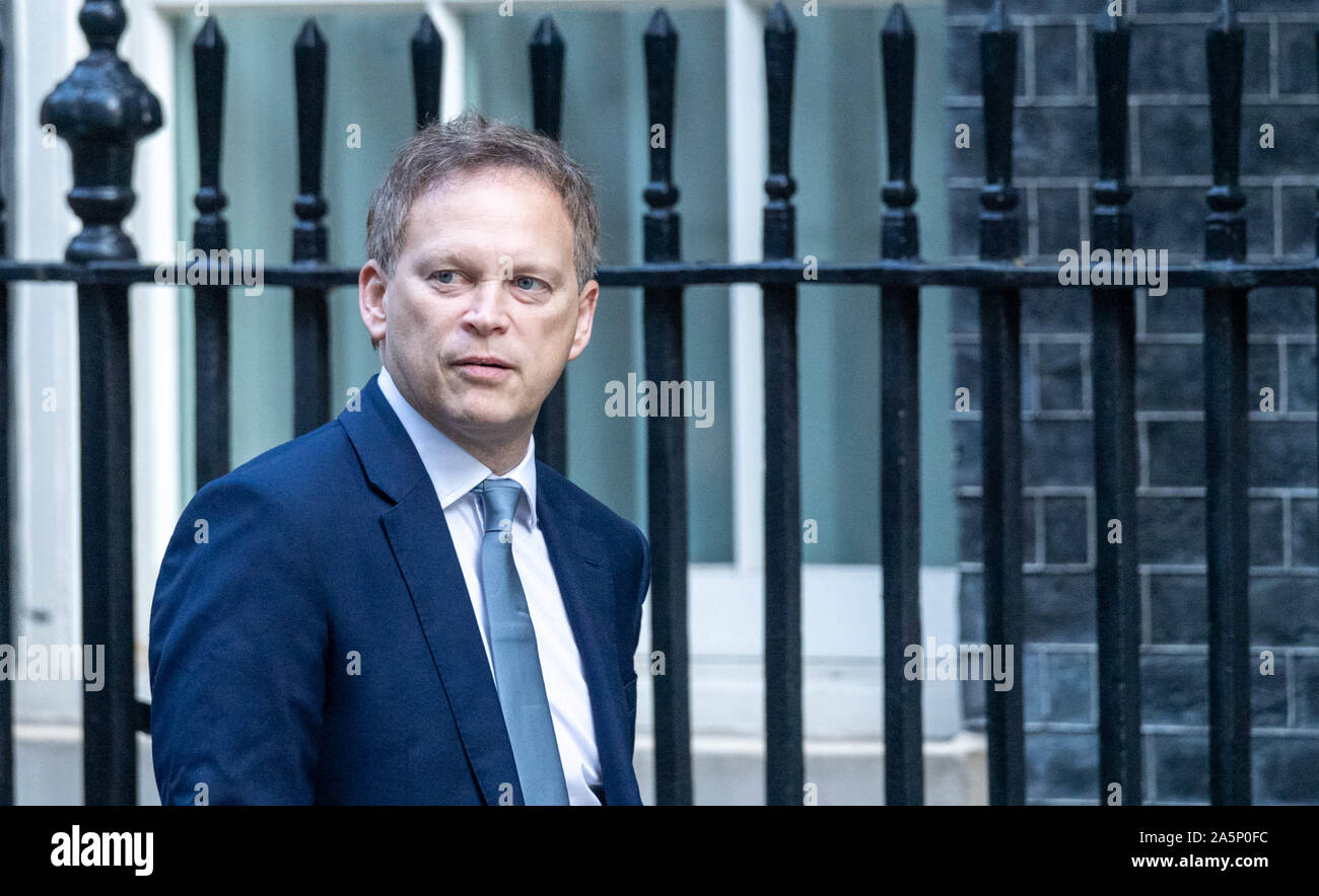 London, UK. 22nd Oct, 2019. Grant Shapps arrives at a Cabinet meeting ...