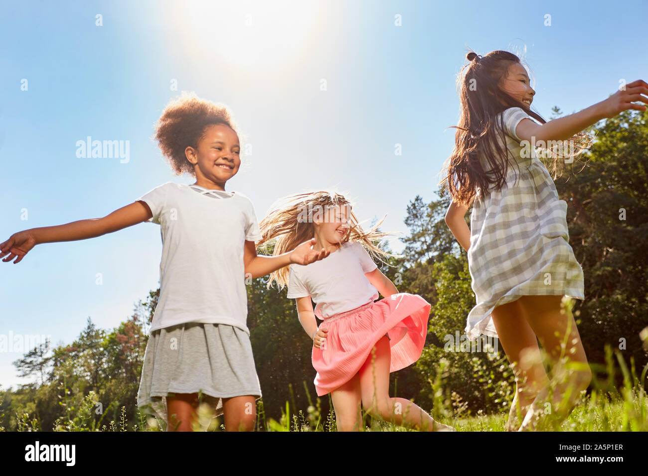 Kids dancing hi-res stock photography and images - Alamy
