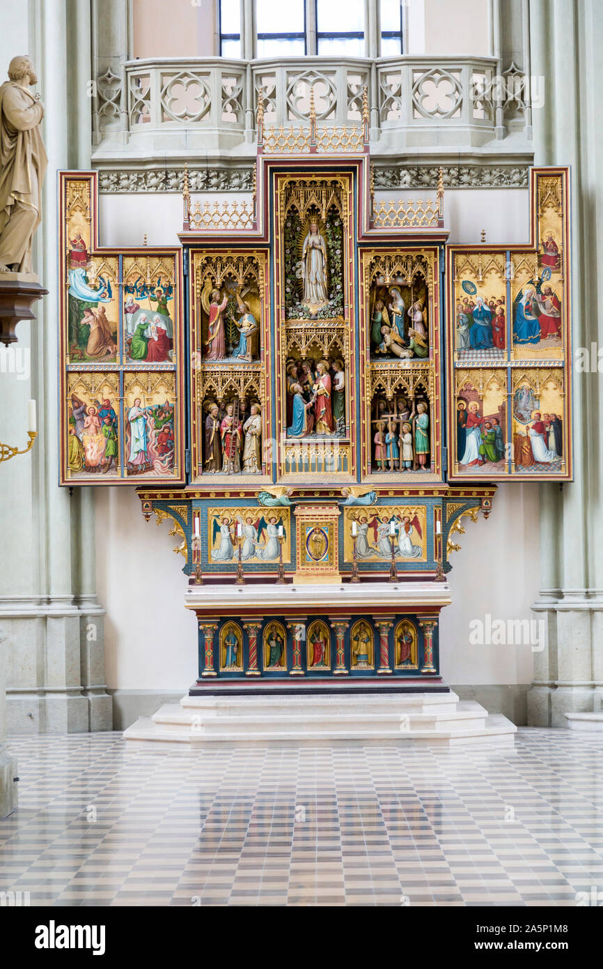 Christian altar decoration hi-res stock photography and images - Alamy