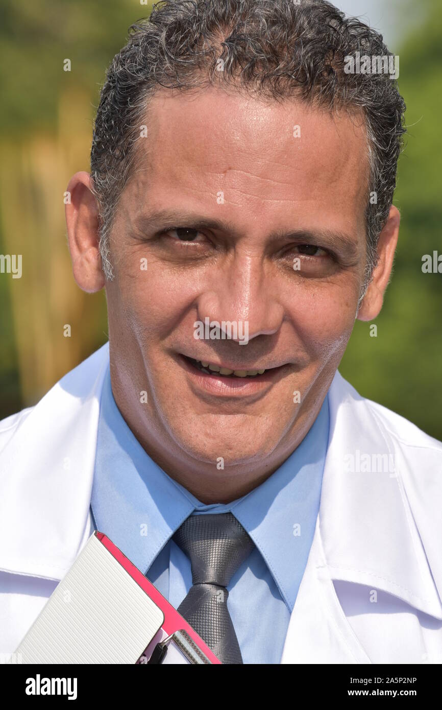 Doctor latino hi-res stock photography and images - Alamy