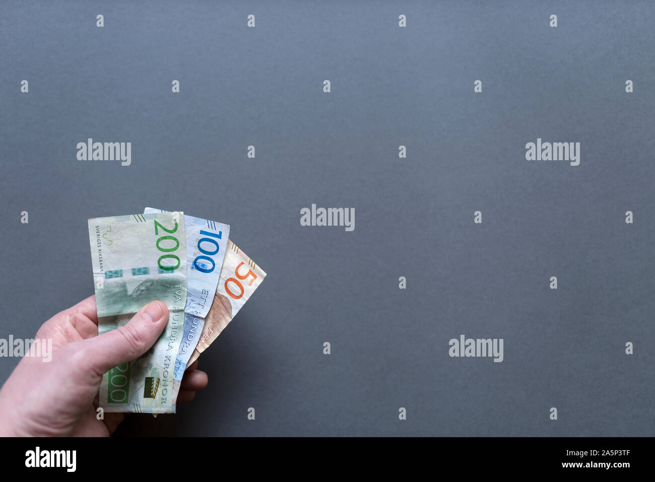 Hand holding banknotes Stock Photo - Alamy