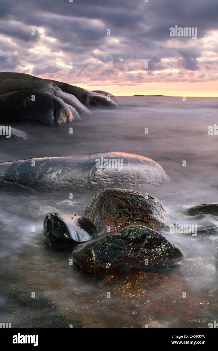 Rock formation in water hi-res stock photography and images - Alamy