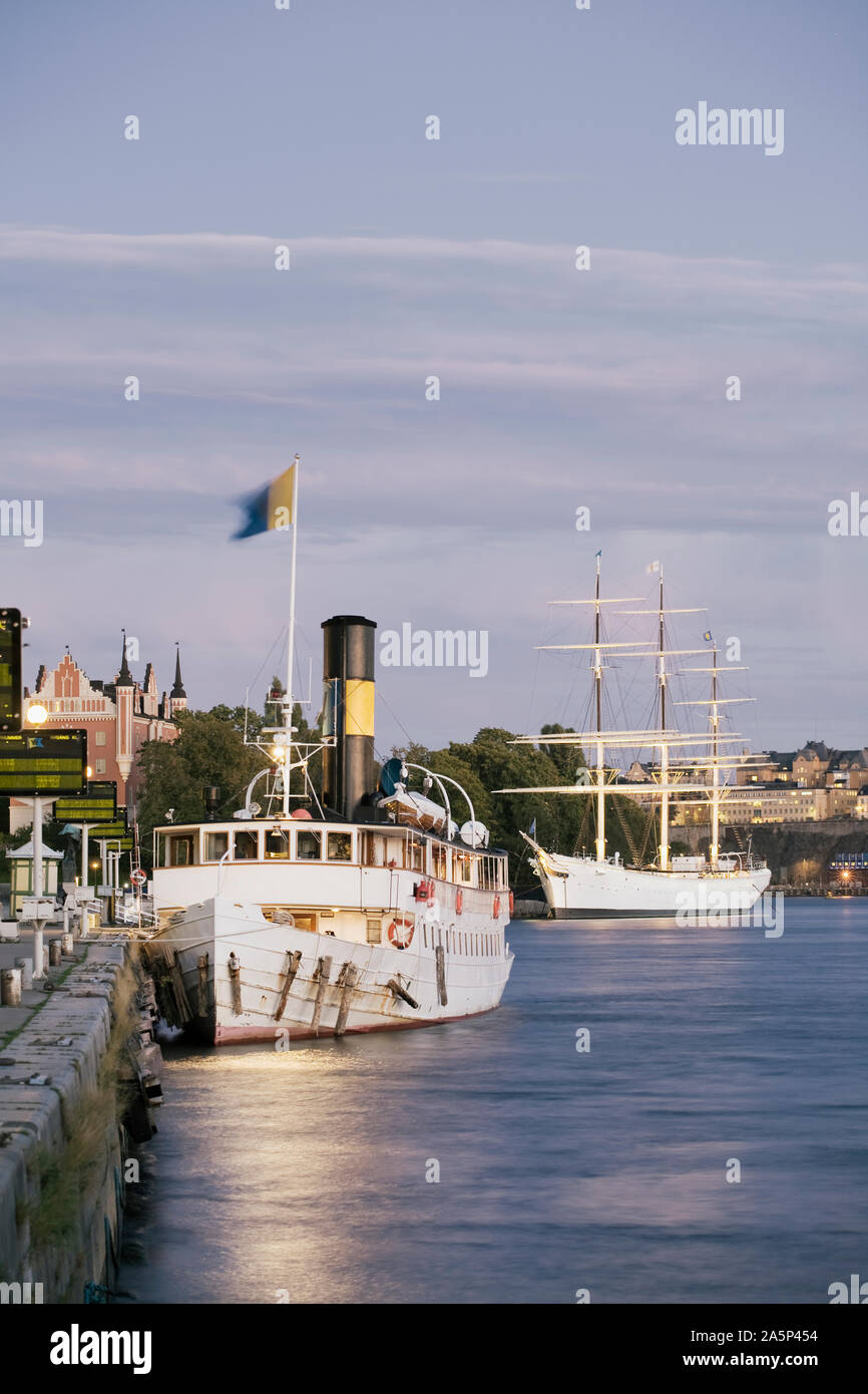 Boats in quay Stock Photo - Alamy