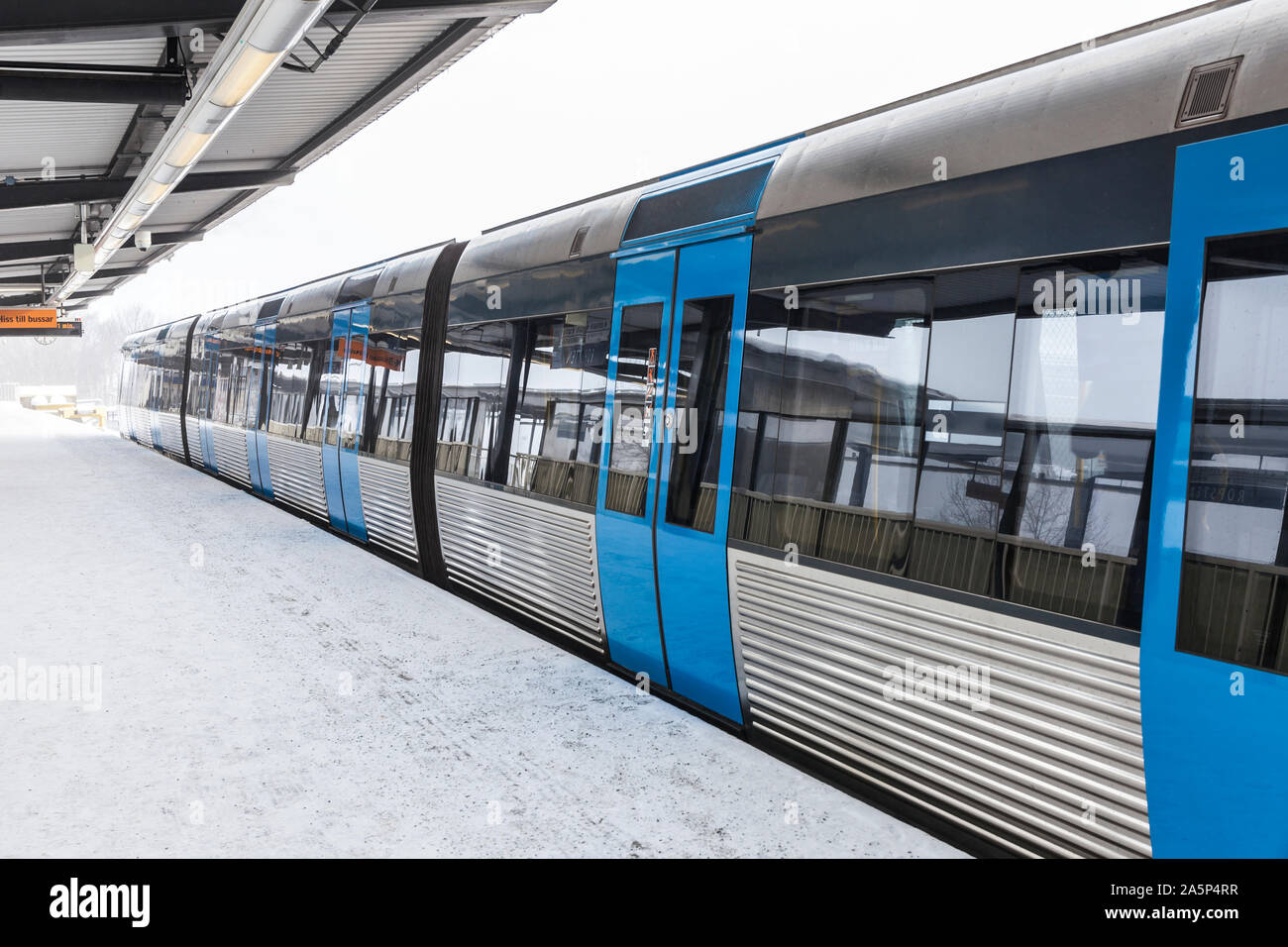 Train at platform Stock Photo - Alamy