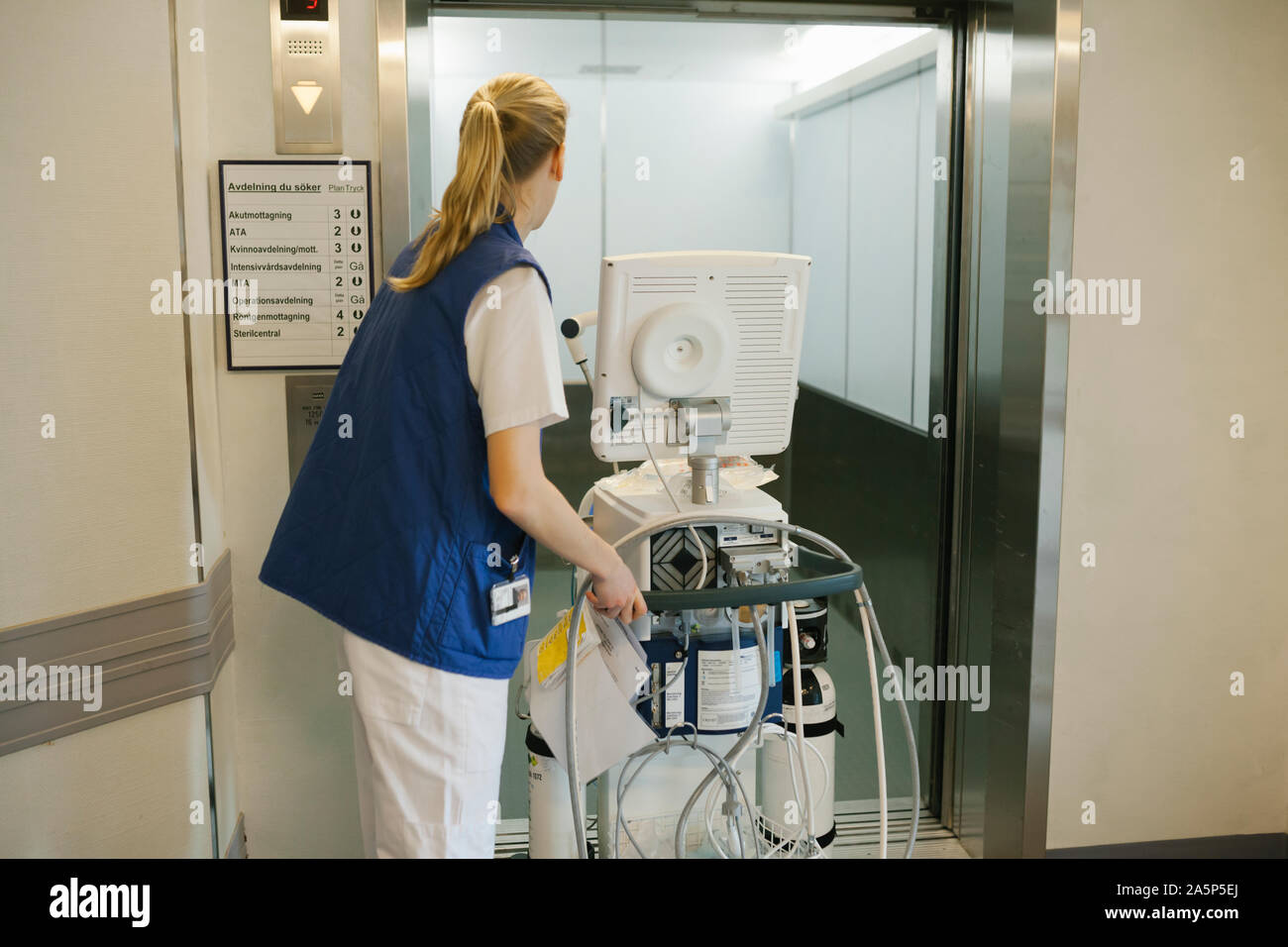 Engineer working in hospital hi-res stock photography and images - Alamy