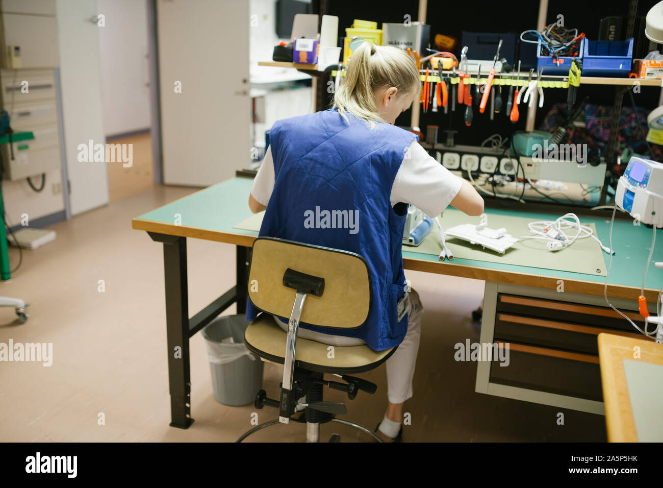 Female engineer repairing hospital equipment Stock Photo - Alamy