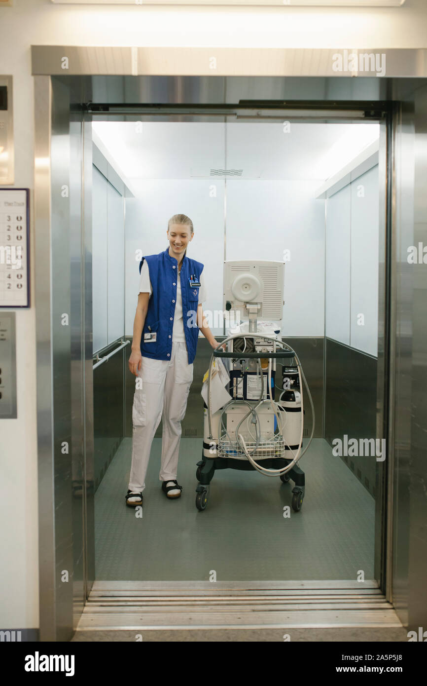 Engineer working in hospital hi-res stock photography and images - Alamy