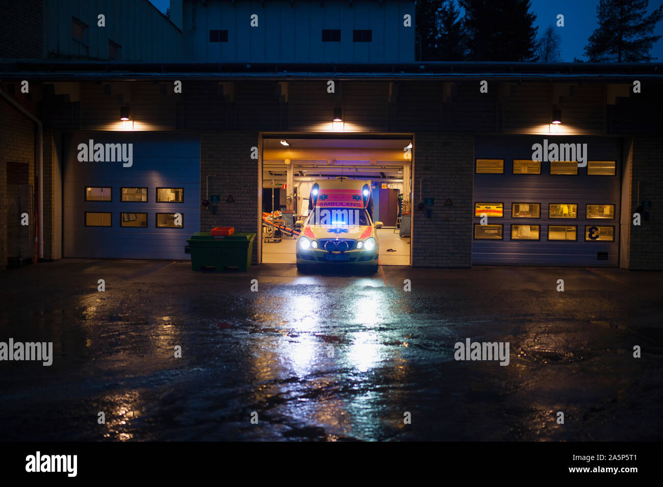 Ambulance garage hi-res stock photography and images - Alamy