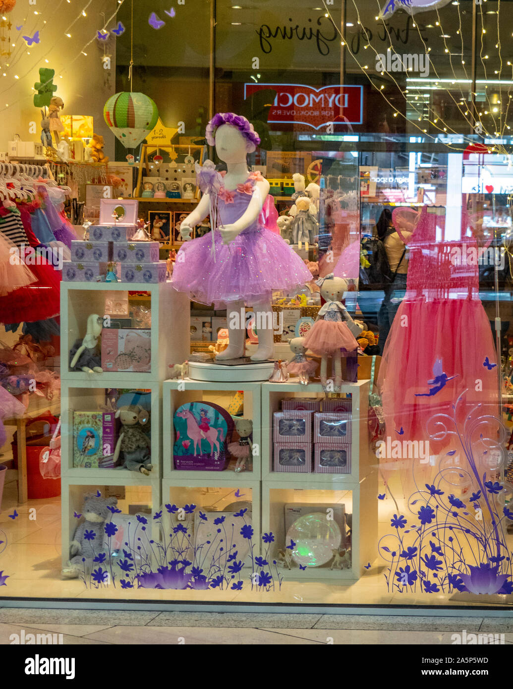 Australian model display hi-res stock photography and images - Alamy