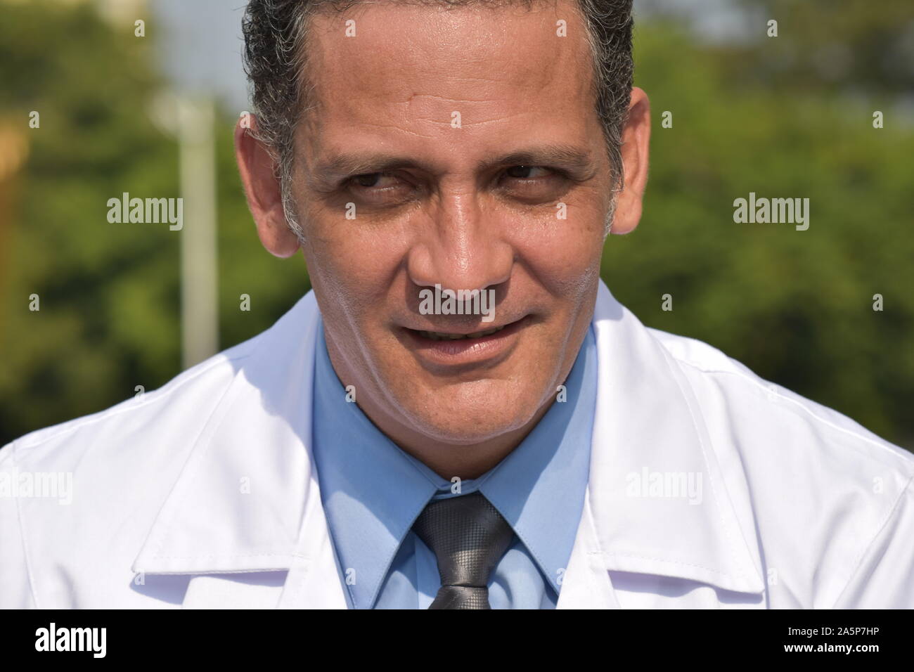 Serious male doctor hi-res stock photography and images - Alamy