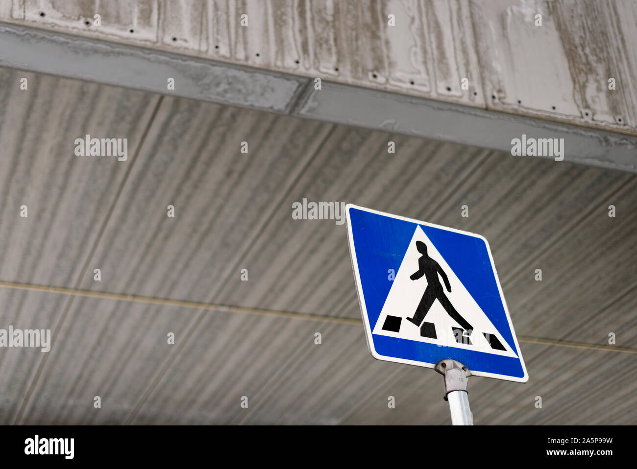 Pedestrian crossing sign Stock Photo - Alamy