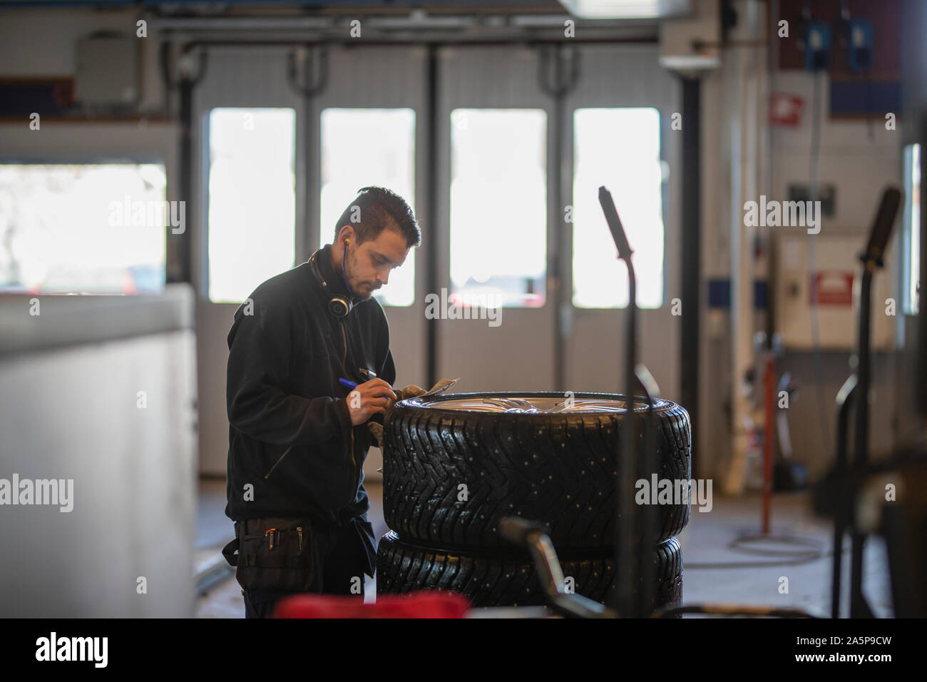 Mechanic in garage Stock Photo - Alamy