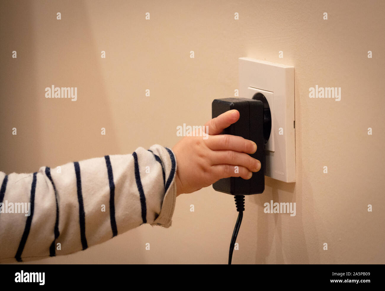 Electric transformer hi-res stock photography and images - Alamy