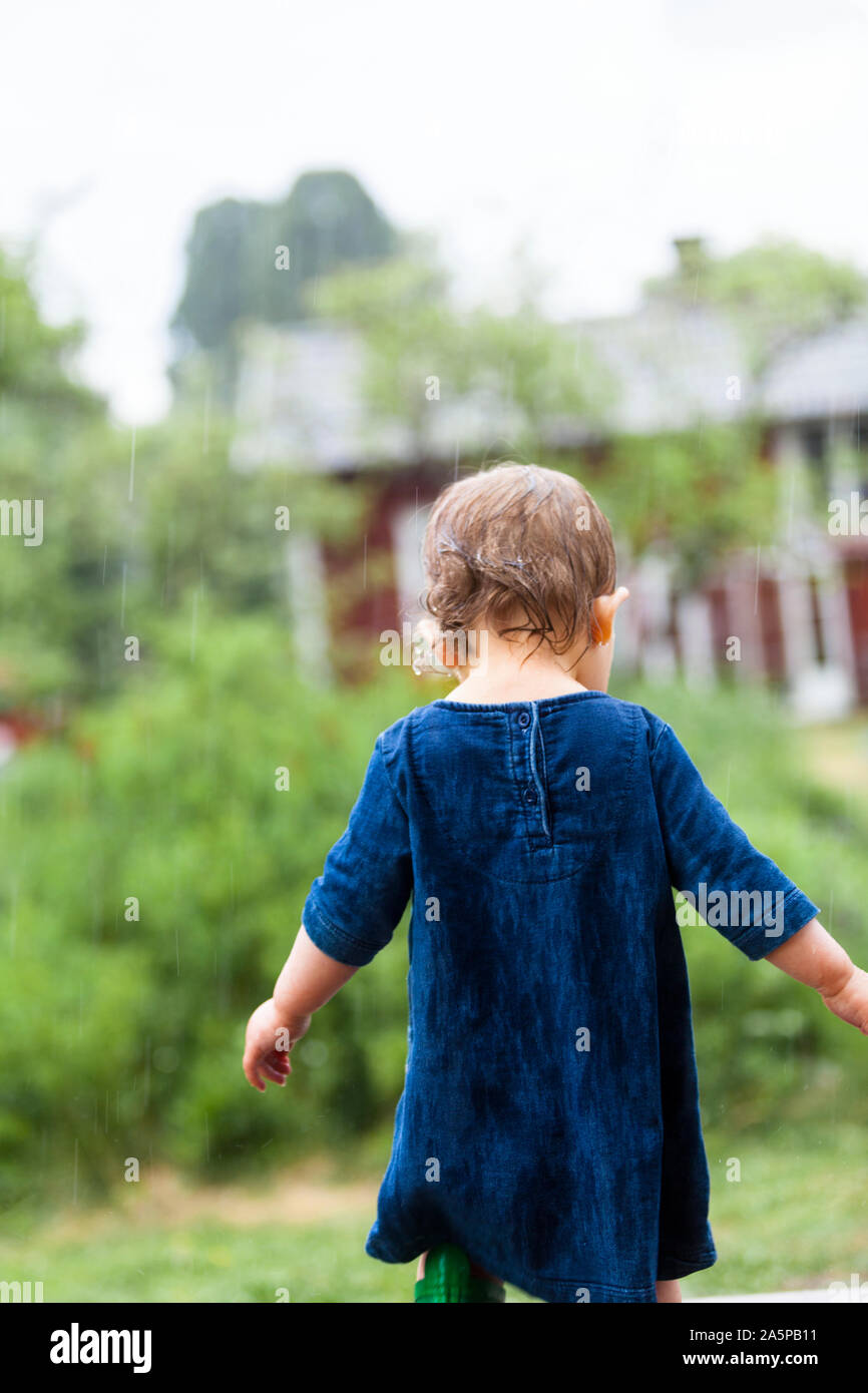Toddler girl in rain Stock Photo - Alamy