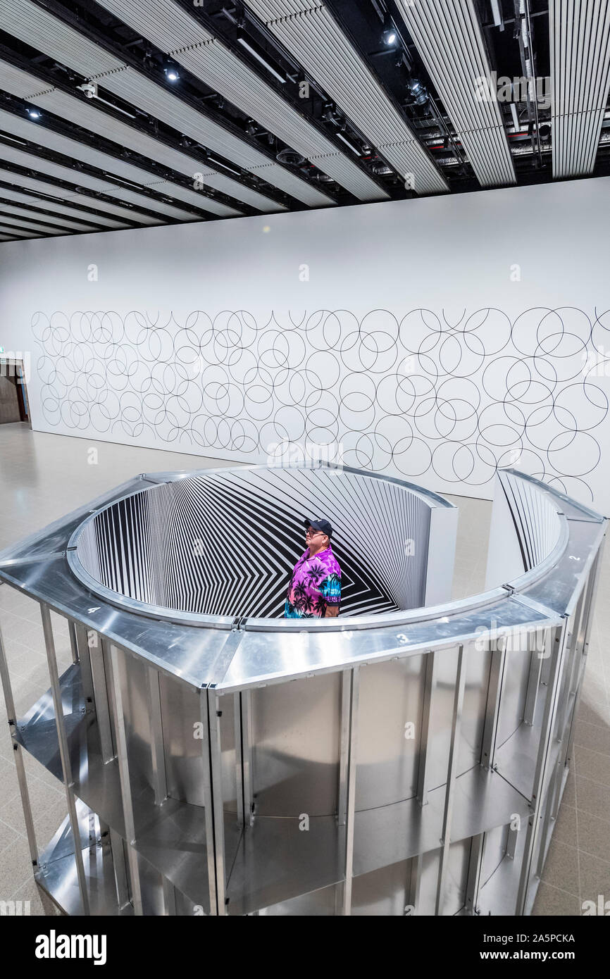 Bridget riley continuum hi-res stock photography and images - Alamy