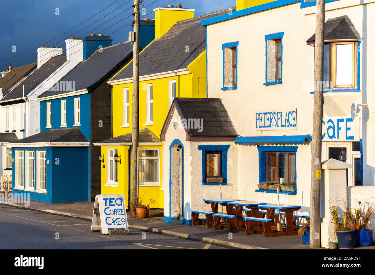 Irish houses hi-res stock photography and images - Alamy