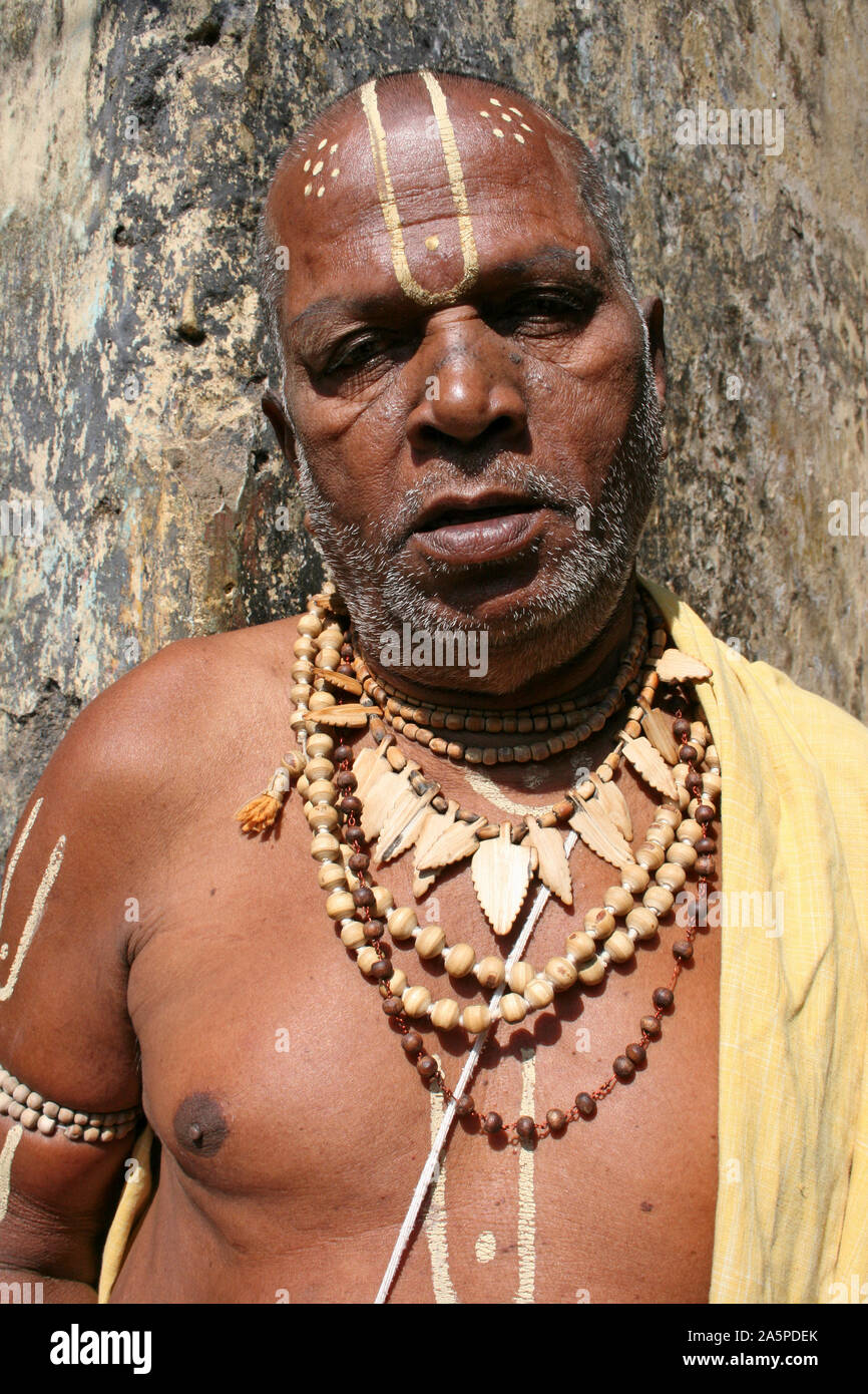 Indian man portrait hi-res stock photography and images - Alamy