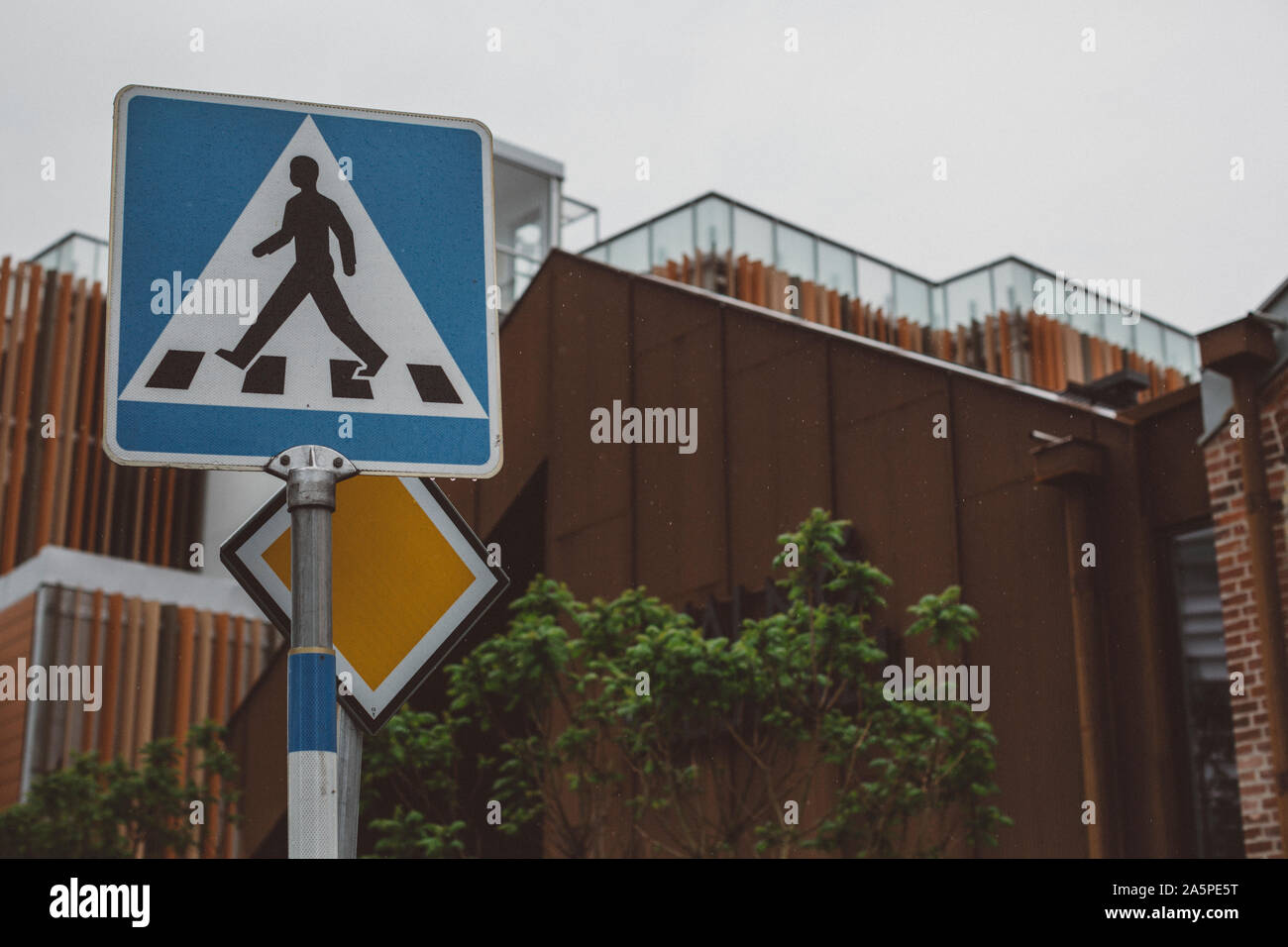 Zebra crossing sign next to modern building Stock Photo - Alamy