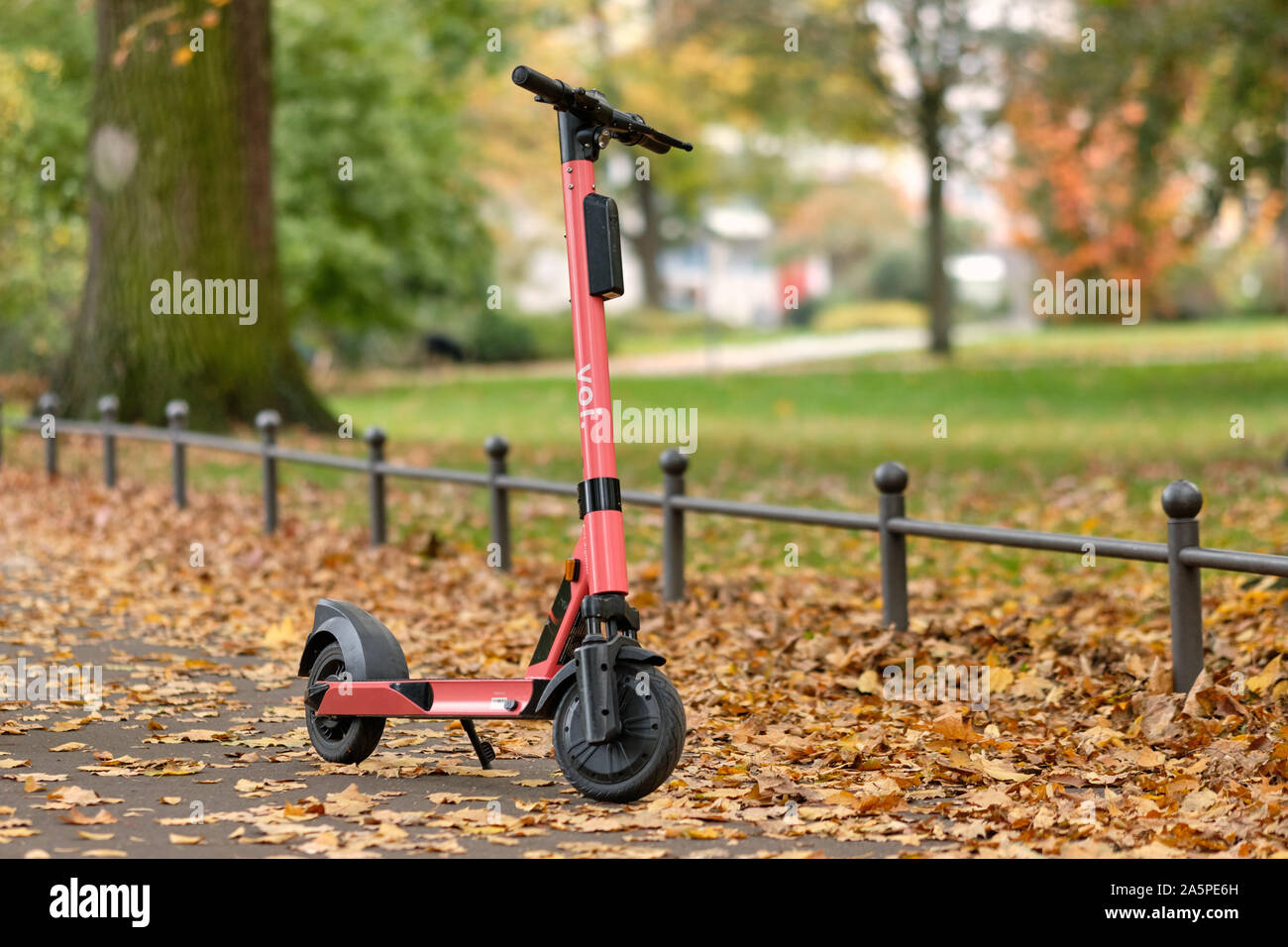 Transportation voi scooter hi-res stock photography and images - Alamy