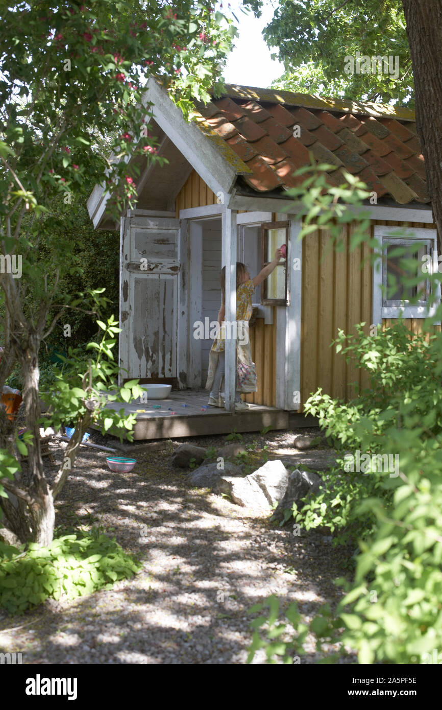 Tidy cottage hi-res stock photography and images - Alamy