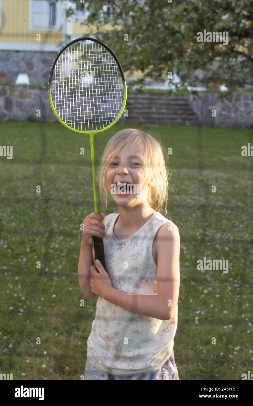 Girls playing badminton hi-res stock photography and images - Alamy
