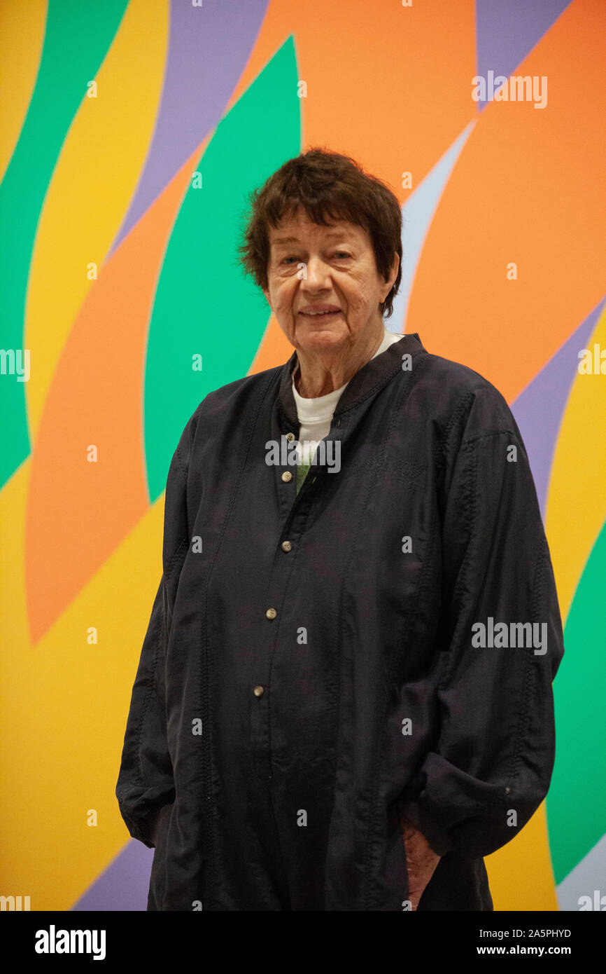 Bridget riley portrait hi-res stock photography and images - Alamy