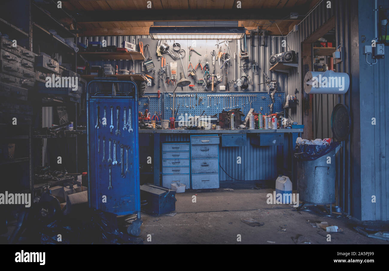 Empty workshop hi-res stock photography and images - Alamy