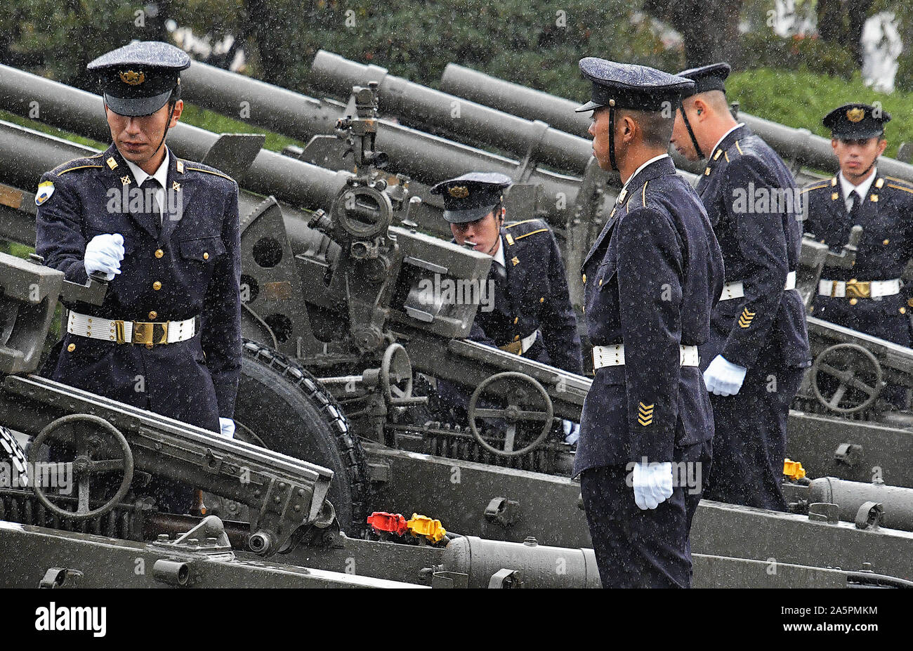 Tokyo, Japan. 22nd Oct, 2019. Members of Japan Ground Self-Defense ...