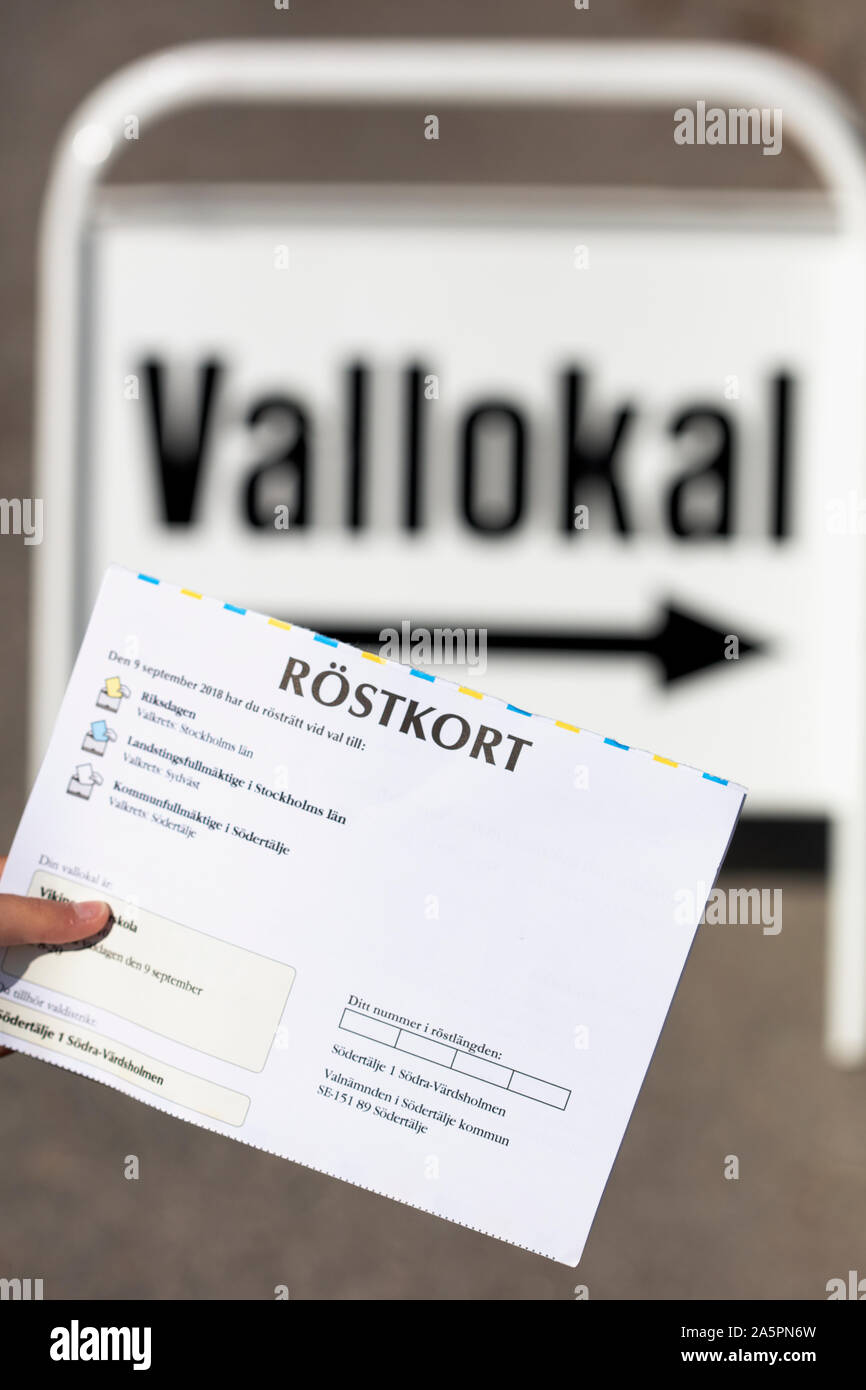 Hand holding voting card Stock Photo - Alamy