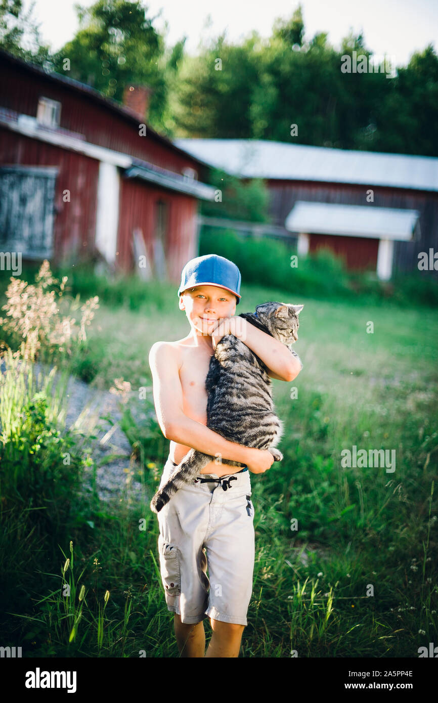 Boy holding cat hi-res stock photography and images - Alamy