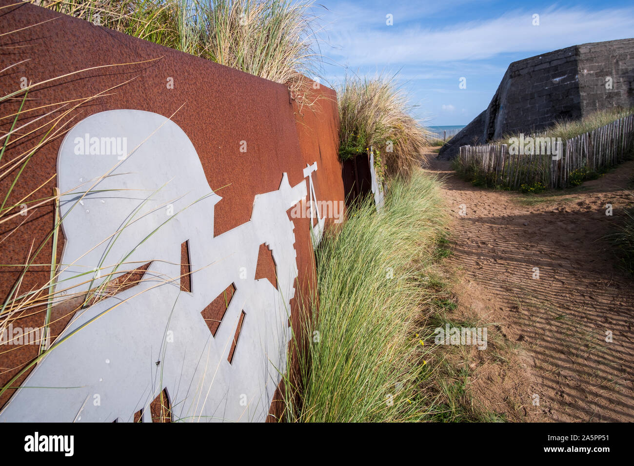 Juno beach memorial hi-res stock photography and images - Alamy