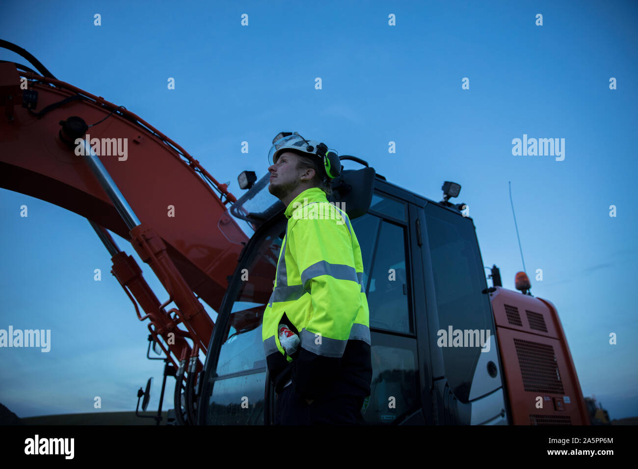 Digger front view hi-res stock photography and images - Alamy