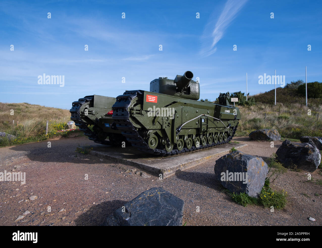 Churchill tank hi-res stock photography and images - Alamy
