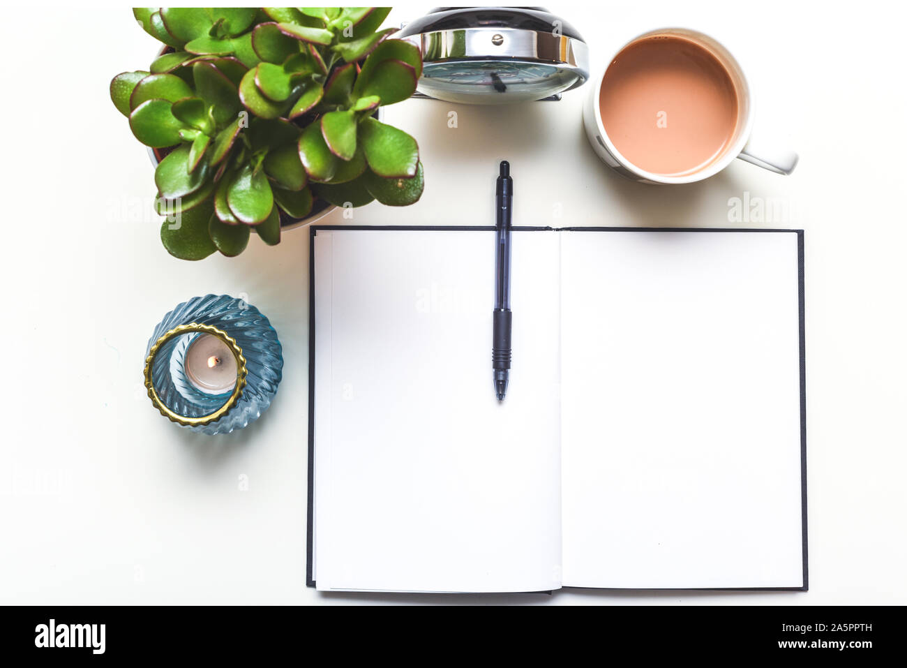 Empty blank paper hi-res stock photography and images - Alamy