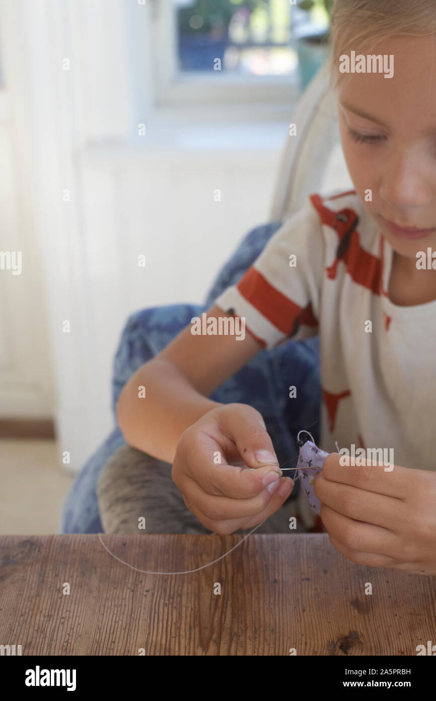 Girl sewing hi-res stock photography and images - Alamy