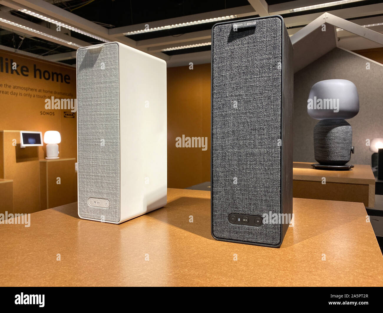 Sonos speakers hi-res stock photography and images - Alamy