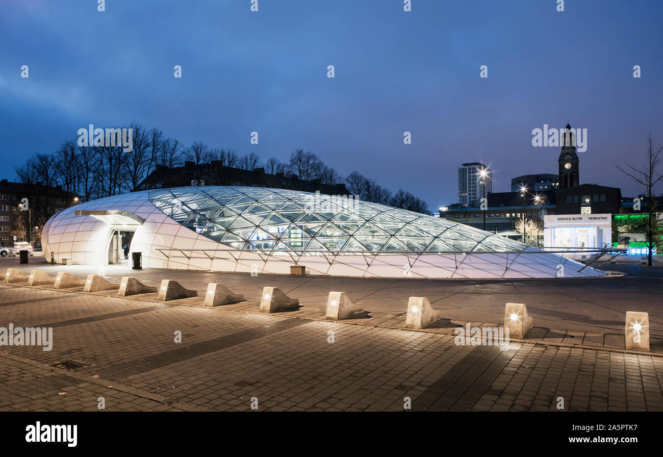 Illuminated modern building Stock Photo - Alamy
