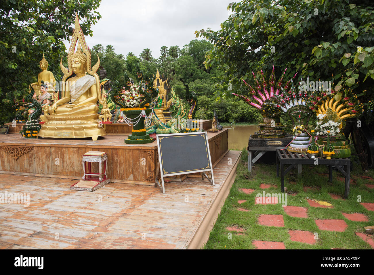 Buddhist figures in Thailand, Wat Kham Chanot in the province of Udon ...