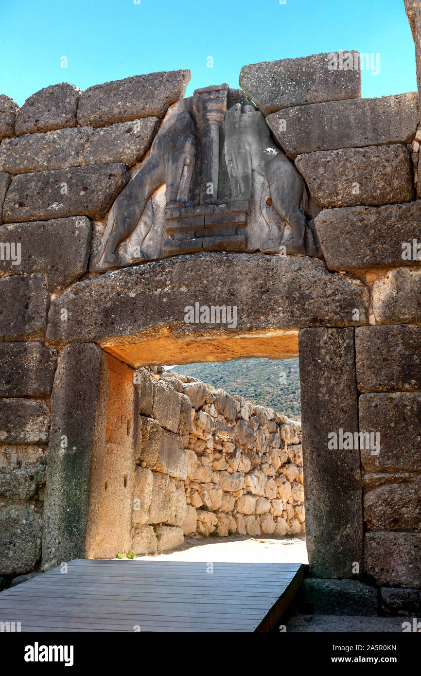 Lion gate hi-res stock photography and images - Alamy