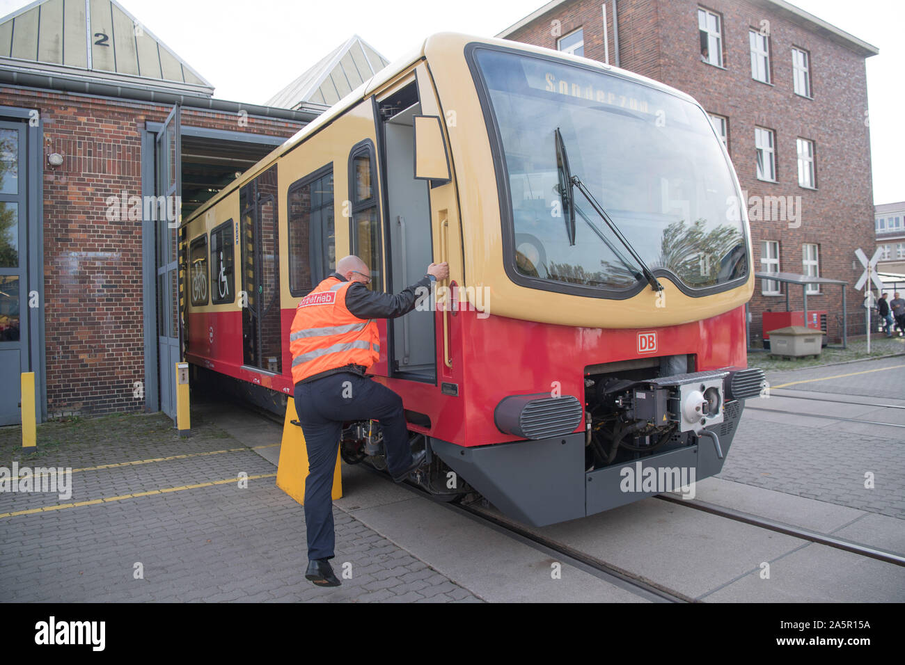 309 train hi-res stock photography and images - Alamy