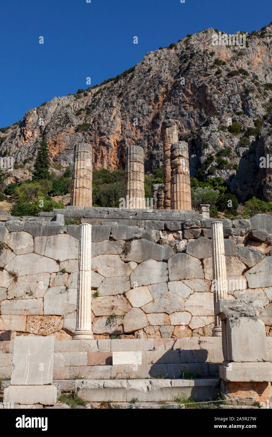 Delphi temple hi-res stock photography and images - Alamy