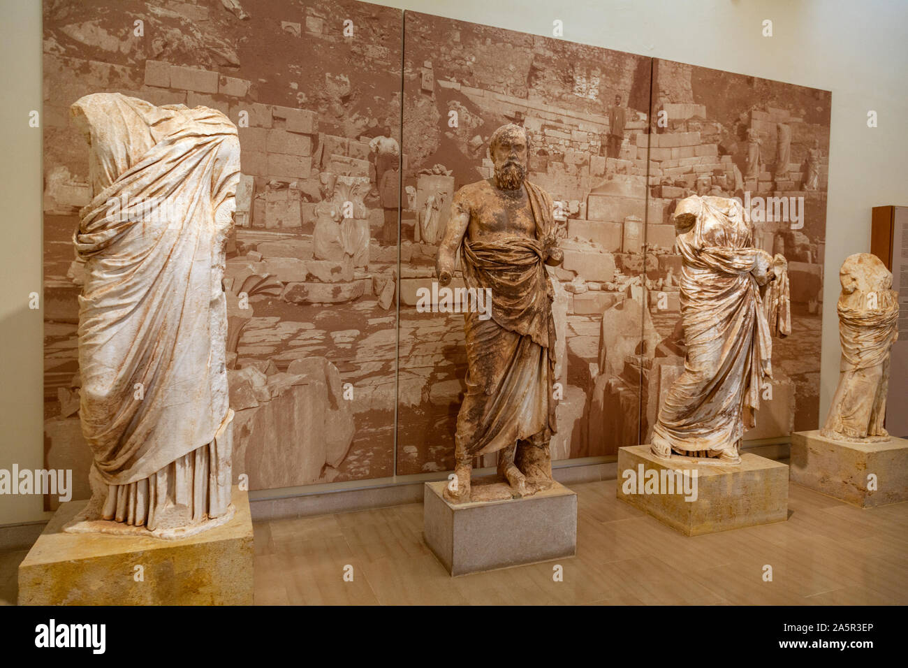 Delphi archaeological museum hi-res stock photography and images - Alamy