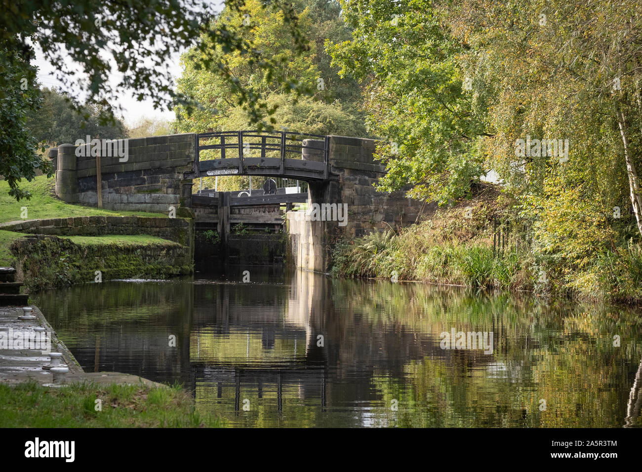 The Calder Valley Greenway on The Rochdale Canal, Brighouse, Calderdale ...