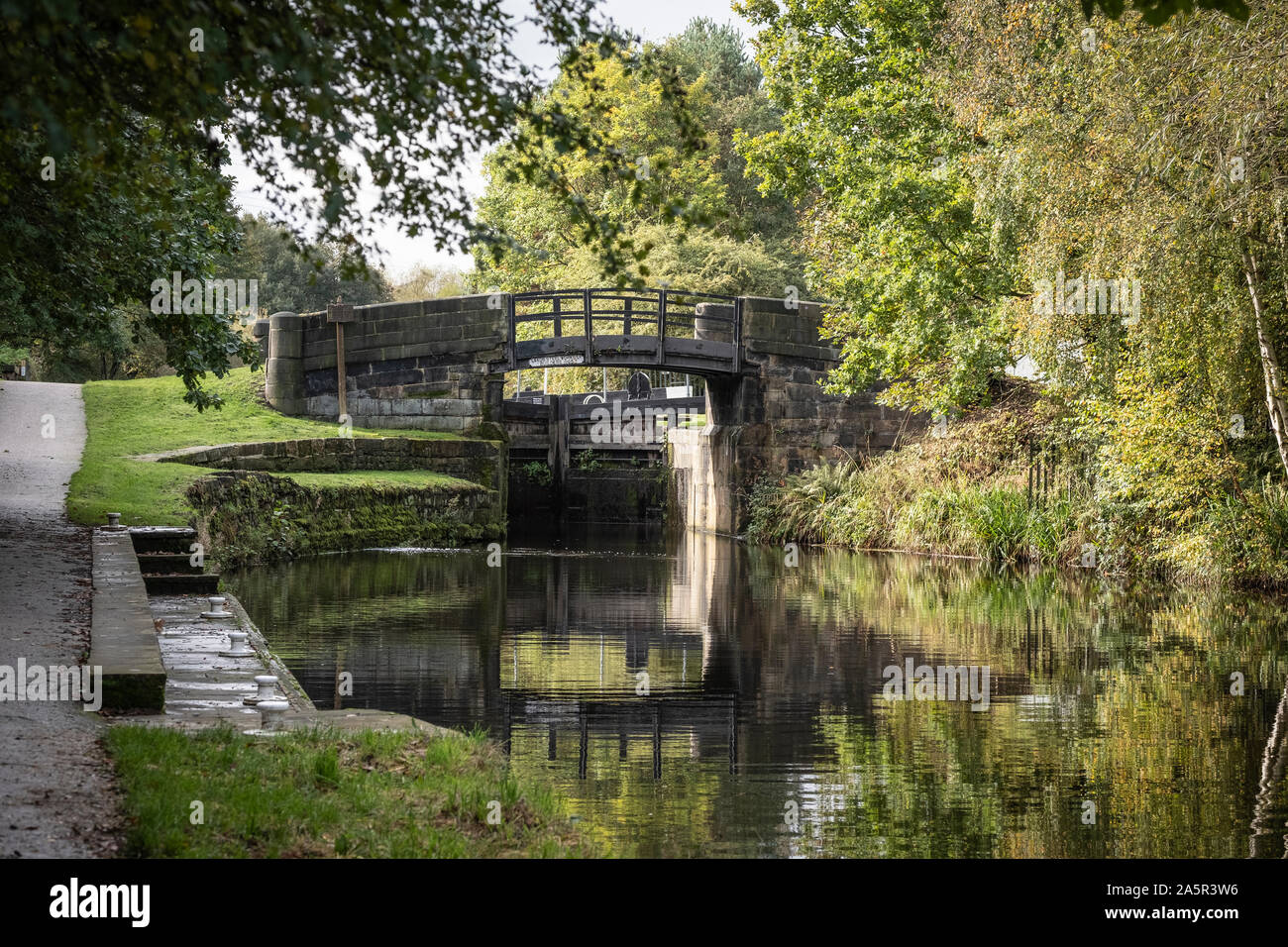 The Calder Valley Greenway on The Rochdale Canal, Brighouse, Calderdale ...