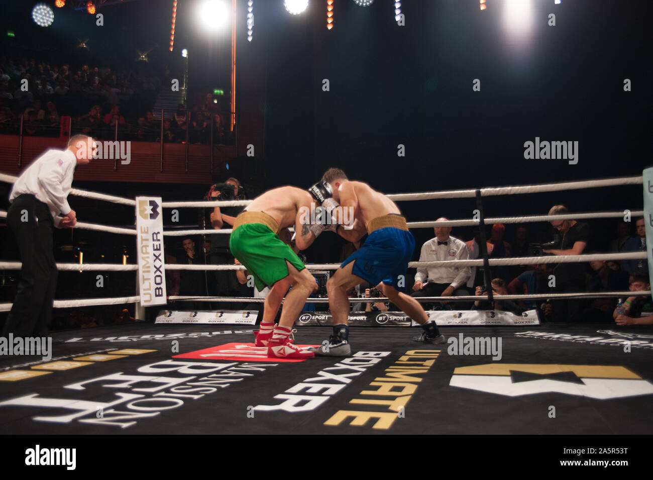 Ultimate Boxxer V, boxers fight for the title of Ultimate Boxxer V, at ...